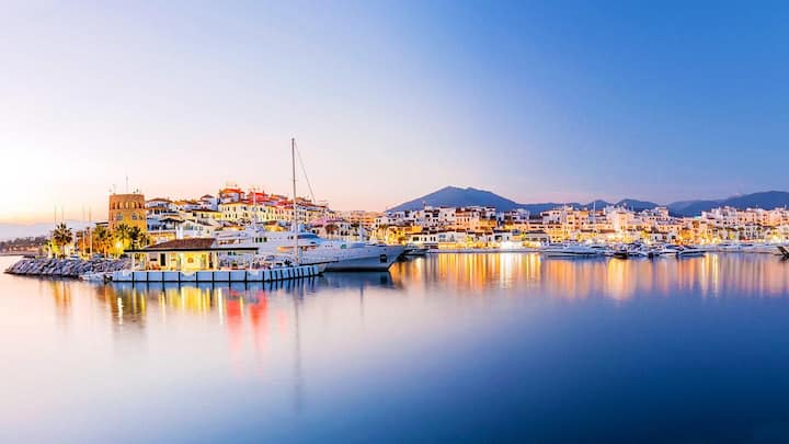 Beach Studio Apartment For 2.puerto Banus. Parking - Marbella