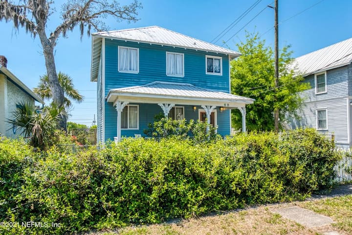Updated 4br Victorian  Steps From Ice Plant+winery - St. Augustine Beach, FL