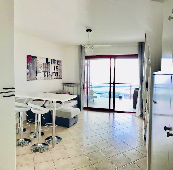 Appartamento Con Suggestiva Vista Mare A Sanremo - Sanremo