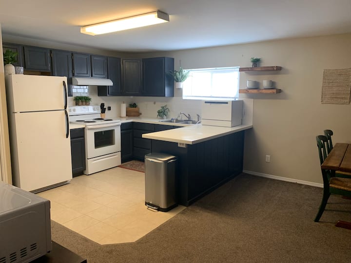 Cute Downstairs Unit Of Duplex Close To Byui! - Rexburg, ID