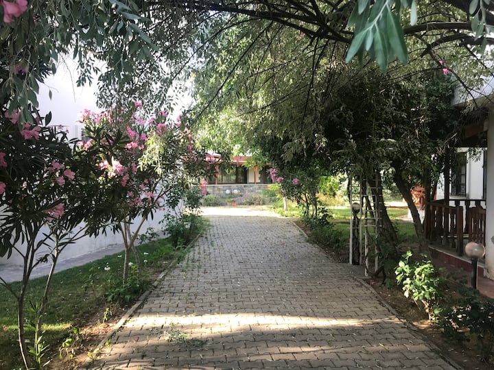 Spacious Villa With Garden, 5 Min From The Sea. - Edremit