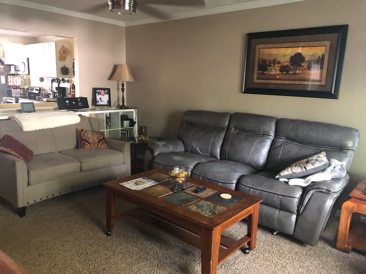 Modestly Debs
Cozy And Quiet Room To Relax. - Kalamazoo, MI