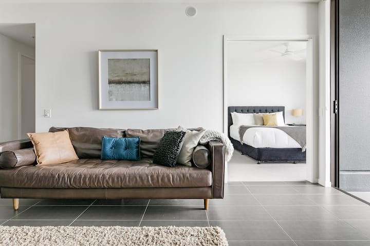 Sleek High-Rise Apartment with Sweeping City Skyline Views - Apartments ...