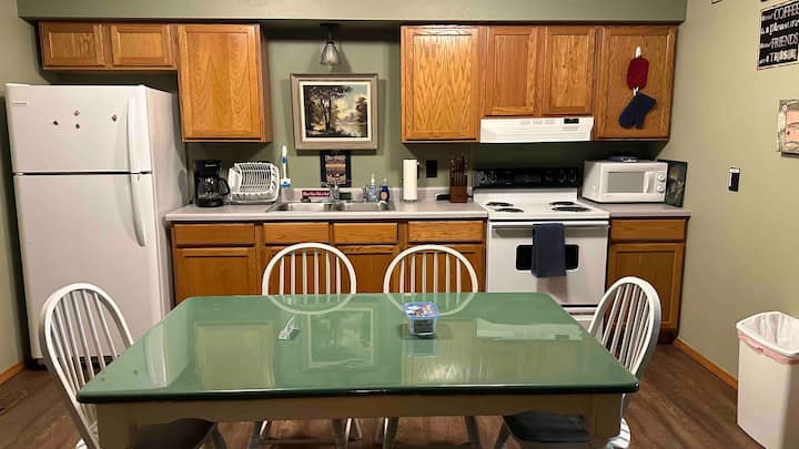 Riverview B King Bed Bath Kit Deck Grill Wifi Pit - Bull Shoals, AR