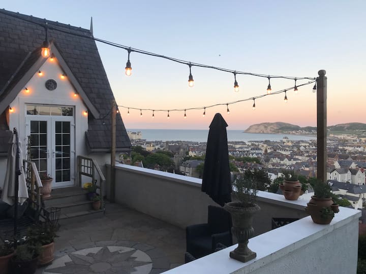 Stunning Views, Roof Terrace, Parking, Log Burner - Llandudno