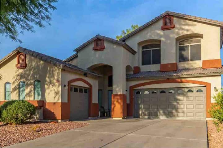 Great 5 Bedroom Home Away From Home - Avondale, AZ