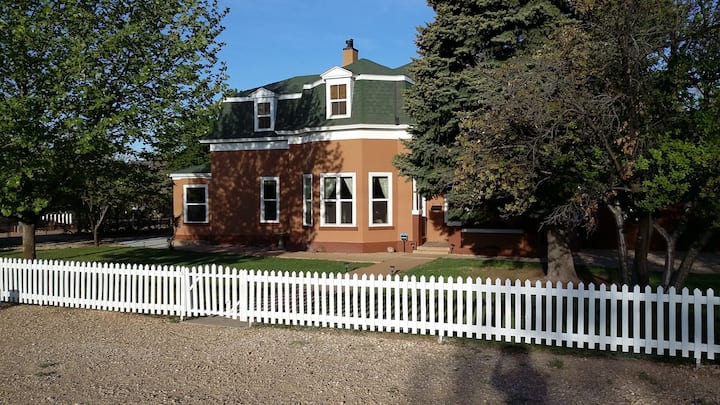 Historic Home With Amenities! - Kanab, UT