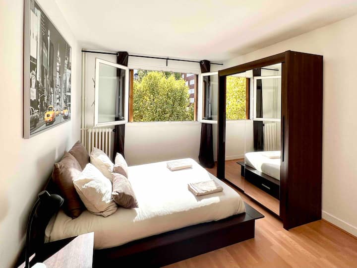 Appartement 2 Chambres Réservé Aux Professionnels. - Issy-les-Moulineaux