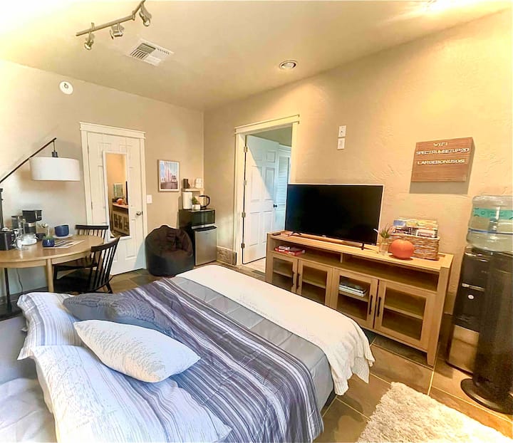 Cozy Guest Suite 2min Drive To Downtown Gp! - Grants Pass, OR
