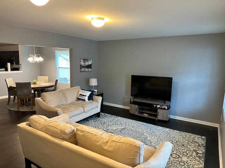 3br Near Panthers Stadium! Spacious & Pet-friendly - 夏洛特