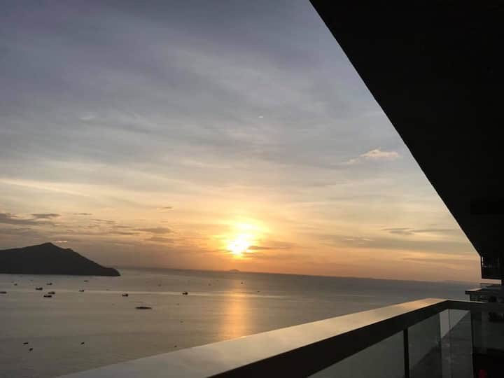 Beach Front Entire Apt. With Sea And Sunset View - Rayong