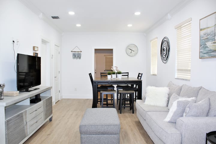 Coral Gables Cozy Little House. Just Renovated! - Miami, FL