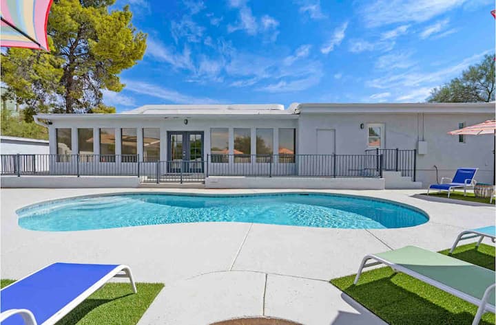 5bed • 5bath Foothills Retreat • Pool • Guesthouse - Tucson, AZ