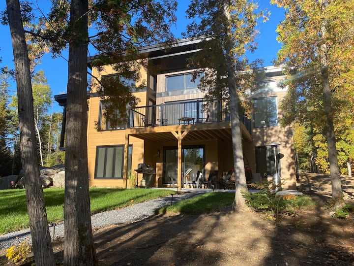 Magnifique Chalet Au Bord Du Lac-st-jean - Alma