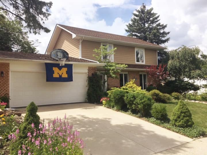 Ann Arbor Family Home Near U Of M Stadium! - Ann Arbor, MI