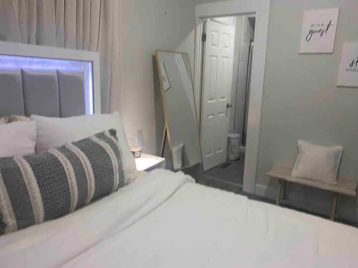 Cozy And Convenient 1-bedroom Suite. - Buffalo, NY
