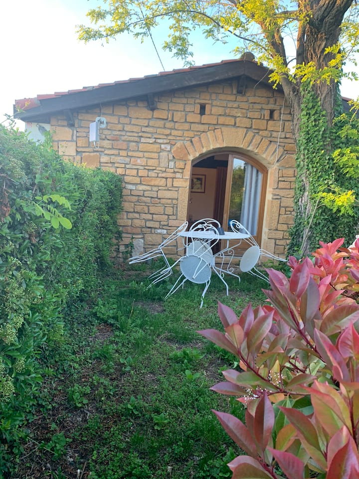 Petite Maison Au Calme à Bagnols En Beaujolais - Beaujolais