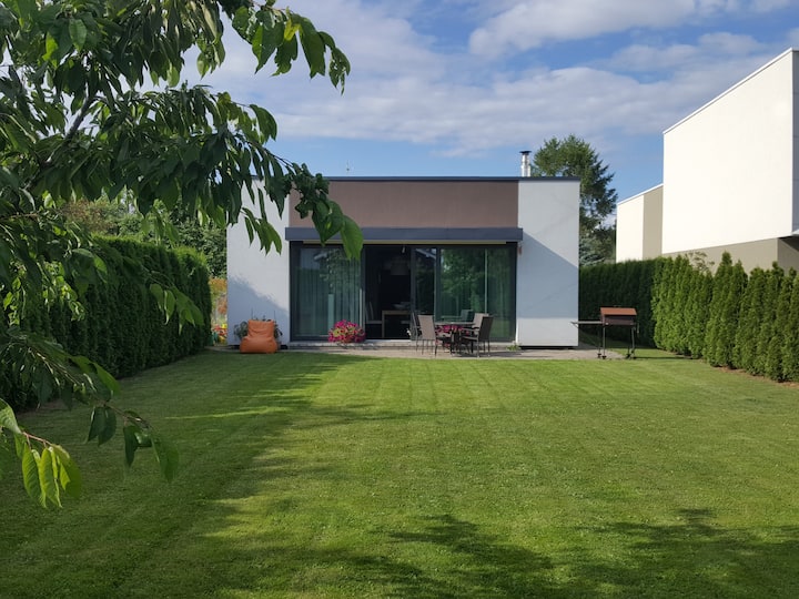 Modern House And Green Garden - Vilnius