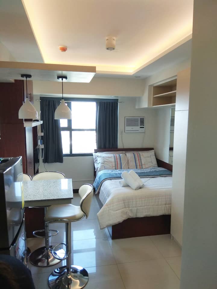 *Your Home Away*  @ Horizons 101 Condo. With Fiber - Cebu City
