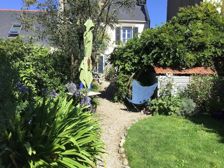 Maison Au Centre Du Village, Proche De La Mer - Plogoff