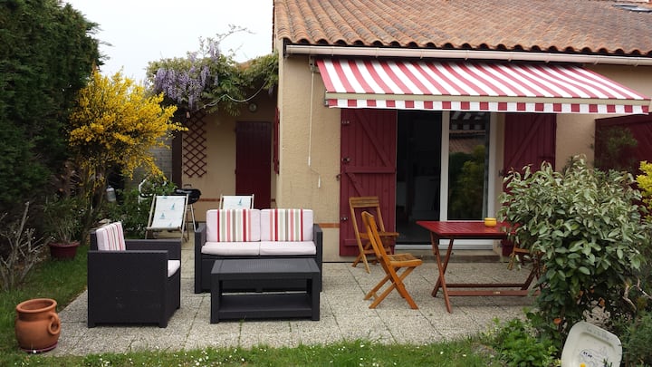 Maison De Vacance Au Bord De Mer Avec 2 Chambres - Pornic