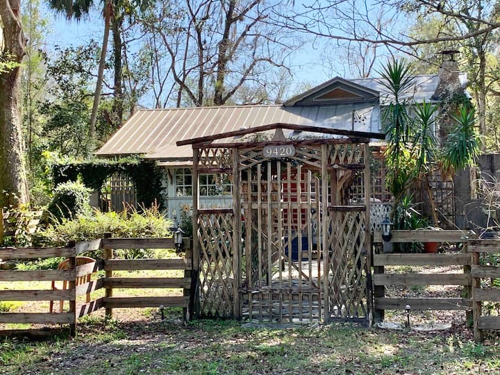 Hobbit House In Inverness, Fl - Inverness, FL