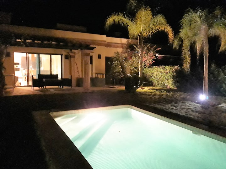 (136) Adorable Villa 2 Chambres, Piscine Privée - Morocco