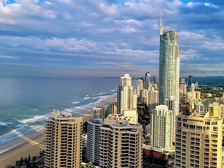 2 Br/1 Parking/ocean View/pool/beach/level 41 - Surfers Paradise
