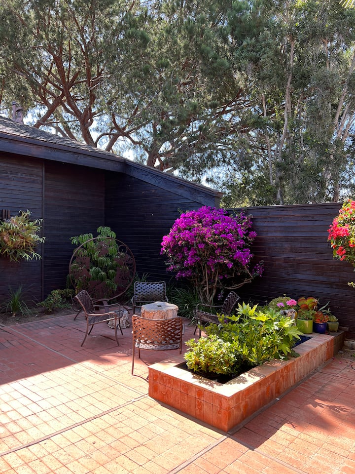 Large Studio With Loft (950 Sq Ft) - Encinitas, CA