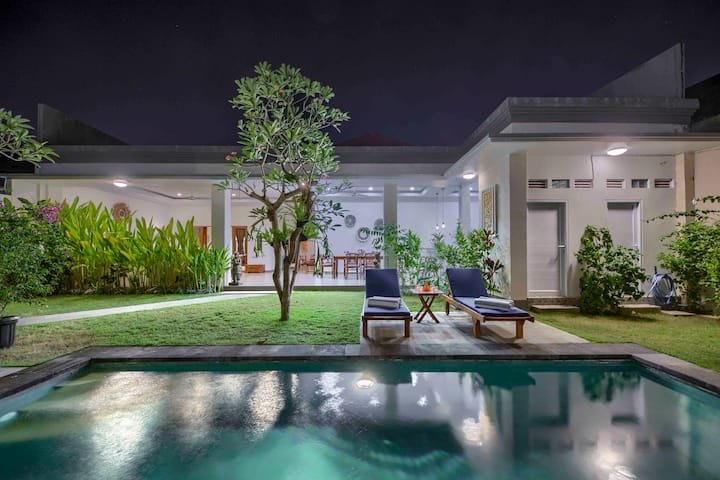 Urban Retreat: Steps Away Frm Eat Street, Seminyak - Kuta
