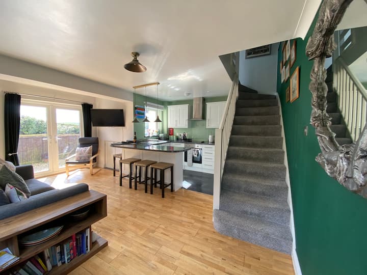 1 Bed Quaint House In A Great Location - Kingsbridge