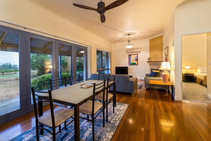 Stay Amongst The Vines - Chardonnay Cottage - ハンター・リージョン