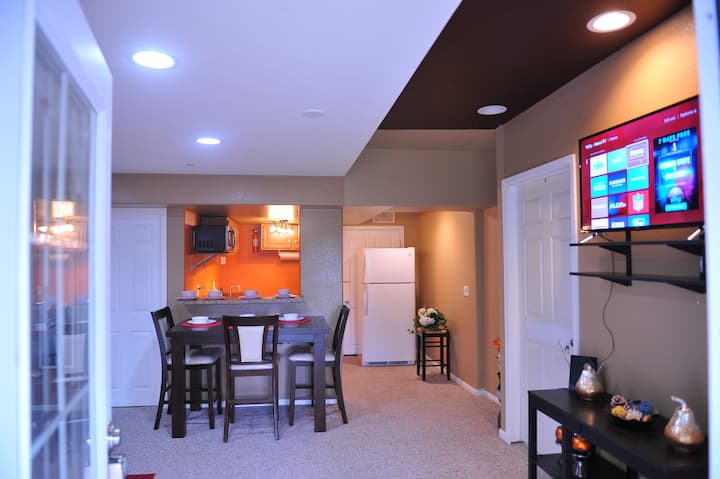 1st Level Apt (Walk Out Basement)-private Entrance - Aurora, CO