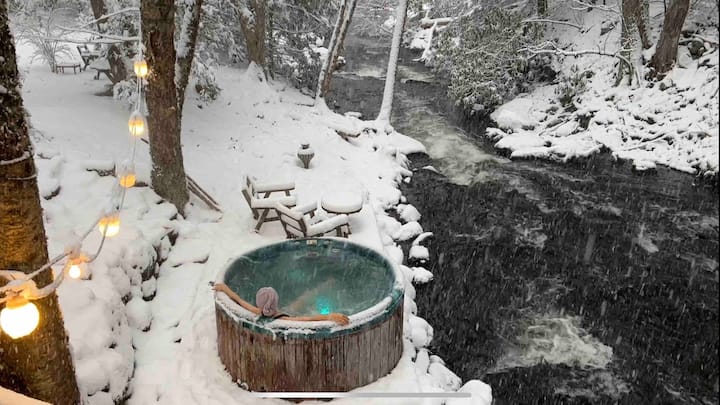 The Water House - Winter Spa On A Cascading Brook - Rock Hill, NY