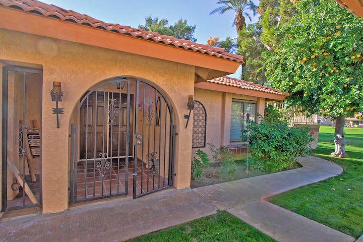 Coachella! Golf  Condo 10 Min Walk To Yellow Gate - Indio, CA