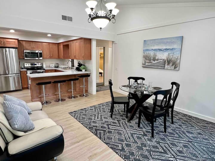 Scandinavian Home 2b/2ba Spacious Relaxed Charm - Sacramento, CA