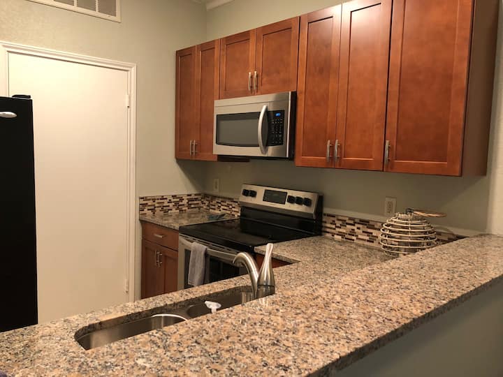 Monthly: Fully Furnished Extended Stay In 78704! - Austin, TX