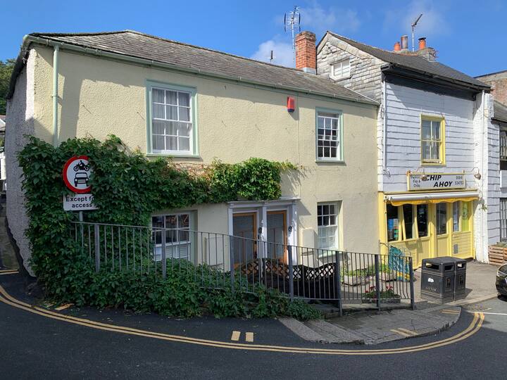 No.12 Broad St - Maypole Cottages - Padstow Centre - Padstow