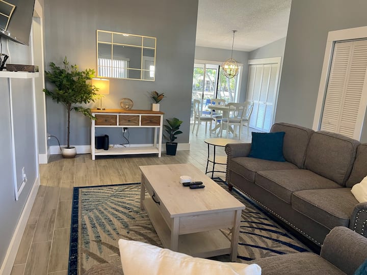 Bradenton Beach House - Bradenton, FL