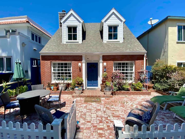 Beach Cottage Steps From Oceanfront And Bay Beaches, Close To Socal Attractions - Long Beach, CA