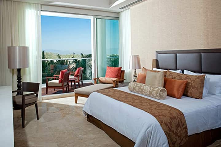 Luxury At The Grand Luxxe 2 Bedrooms/2.5 Bathrooms - León