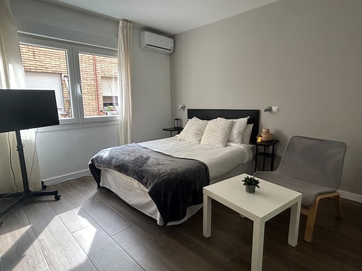 Estudio Muy Amplio Y Tranquilo En Zona Chamberí - Madrid