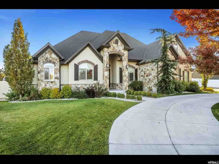 The Gracie May Retreat - West Jordan, UT
