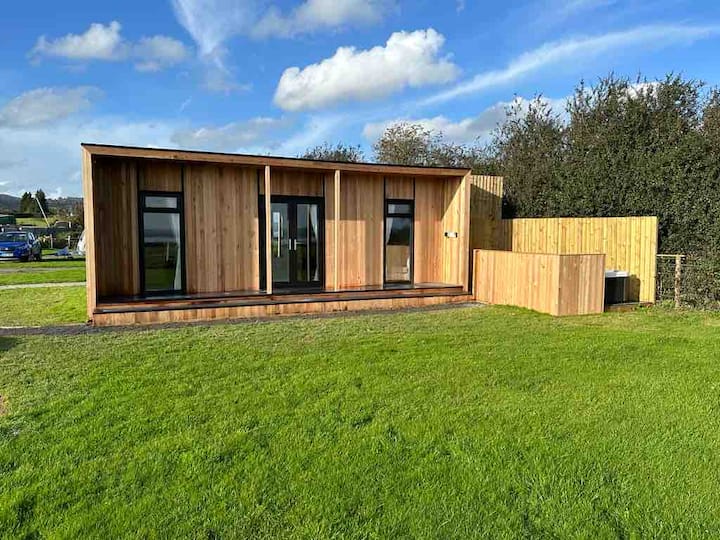 Luxurious Severn Chalet With Hot Tub - Forest of Dean