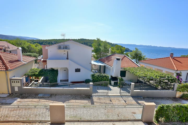 Apartments Kuić - Milna