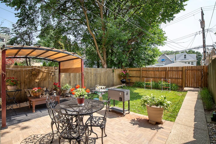 Spacious 4 Bedroom
North Side Apt / Parking - Chicago