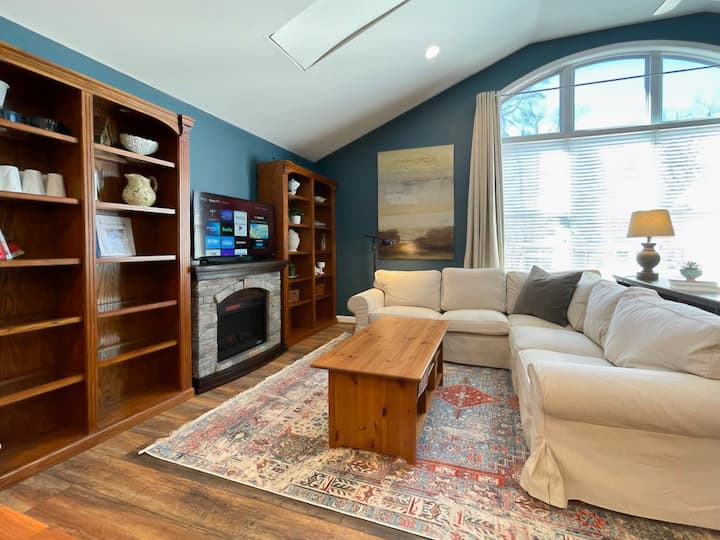 Sunny Retreat In Southpark – Spacious 2br - Charlotte, NC