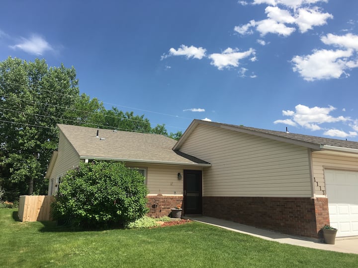 Lovely Townhome In North Cheyenne-long Term Rates - Cheyenne, WY