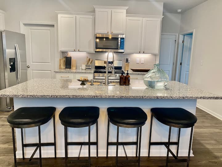 Entire New Home In Aiken - 5 Bedrooms, Sleeps 10! - Aiken, SC