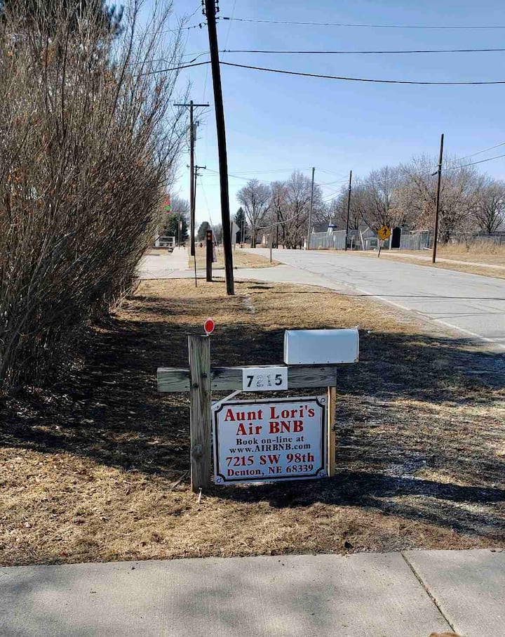 Spacious & Accommodating Home W/ Drive In Garage - Crete, NE